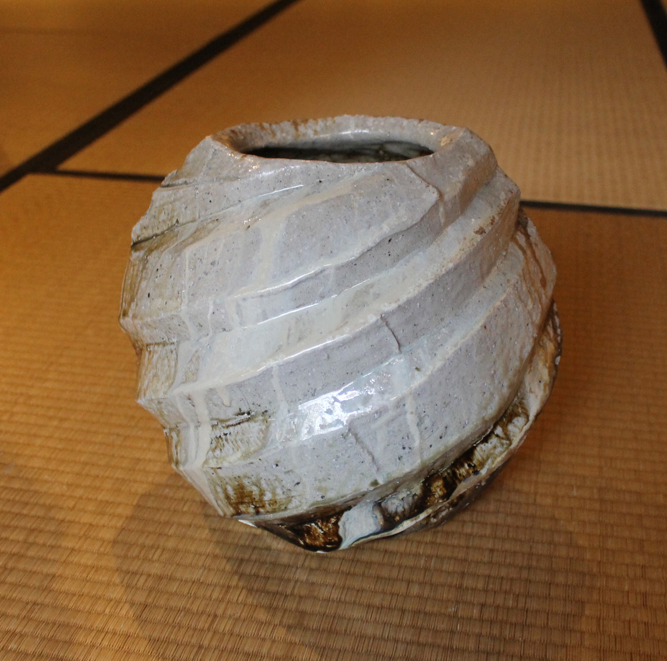 nishihata back use | Robert Yellin Yakimono Gallery